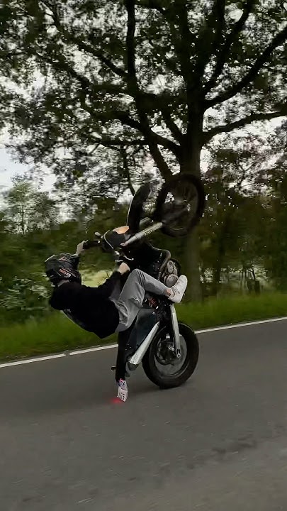 Like & comment🫵 ️ #ktm #wheelie #grenzgaenger #bikelife #exc400 #dirtbike - YouTube