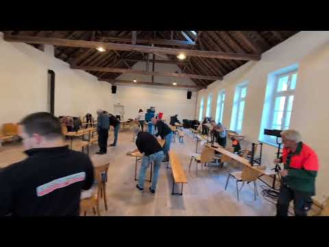 Ganz Arbach hilft um den Saal in Ordnung zu kriegen!