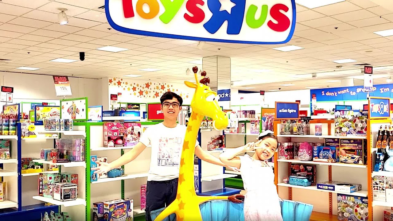 Cattien and Liem Shop Around at Toys R Us !!! - YouTube