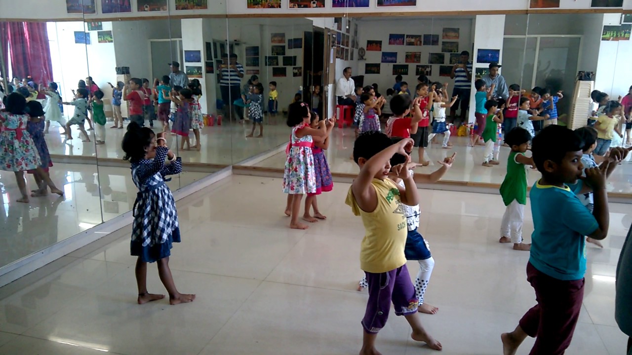 Genie Dance Class - YouTube