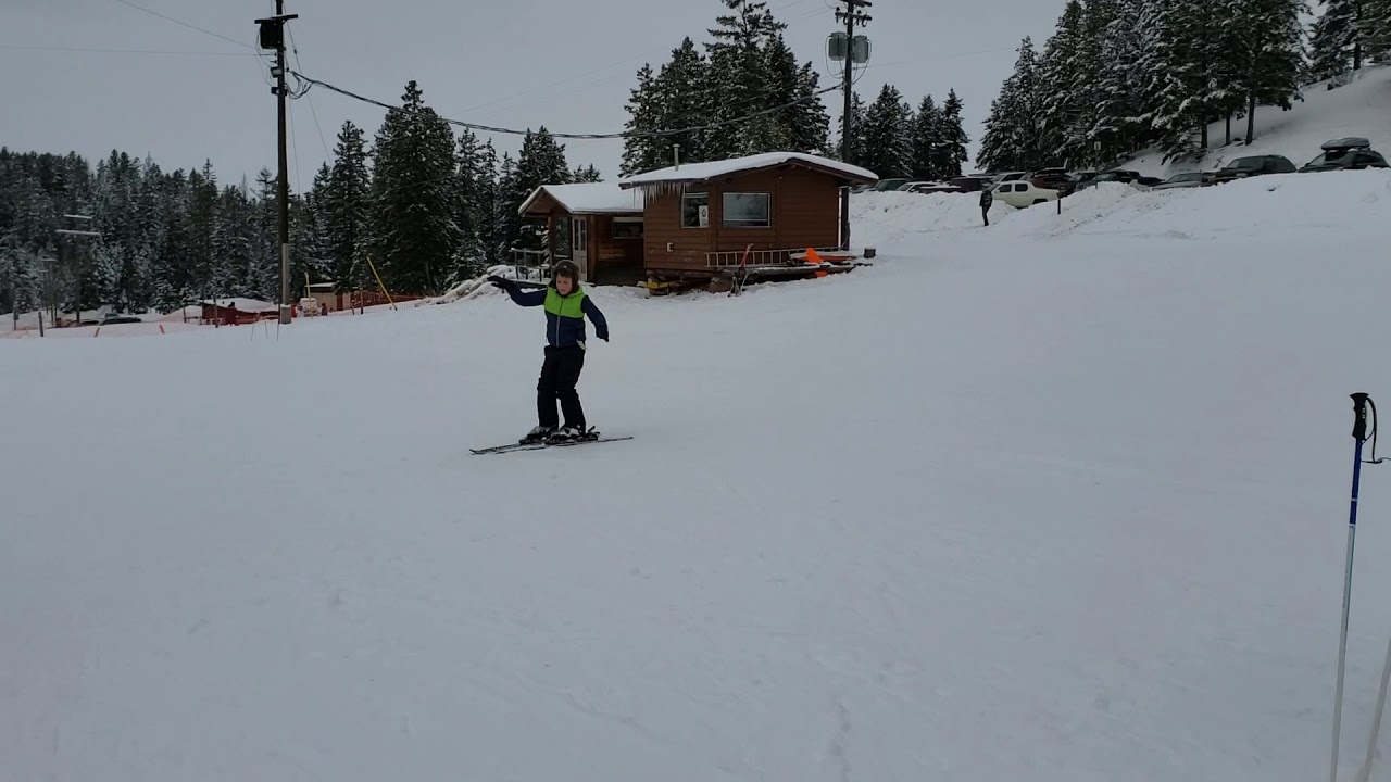 William first skiing lesson. - YouTube