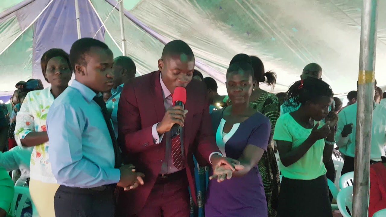 Heavenly glitters appearing in people's palms by the power of the Holy ...