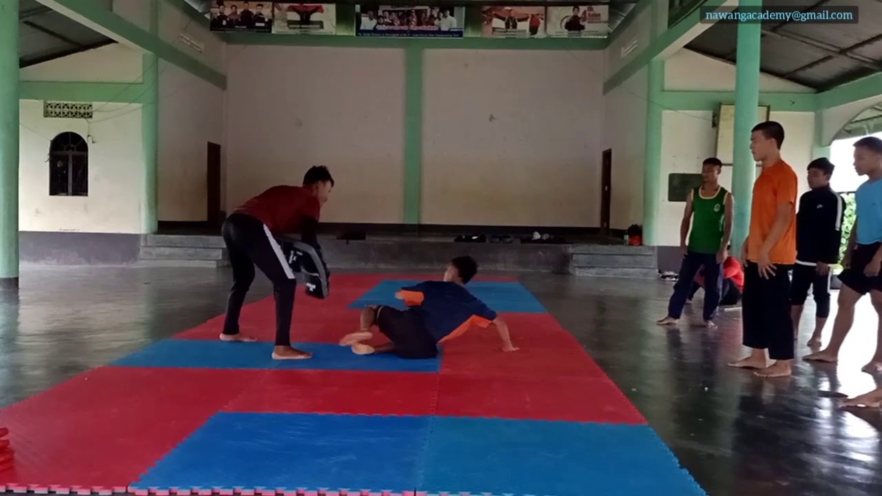 Pencak silat sweeping kicking practice - YouTube