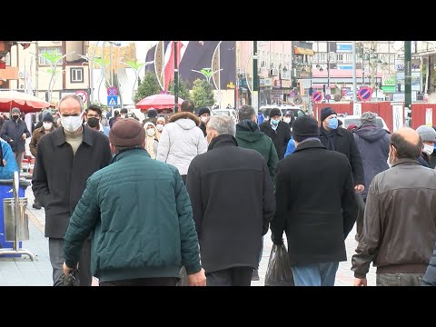 'Çok yüksek riskli iller' kategorisindeki Rize'de sokaklarda insan yoğunluğu