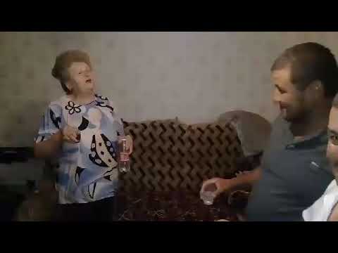 Uzbekistonlik yigitni Rus ayoli tuģilgan kunida tabrikladi.