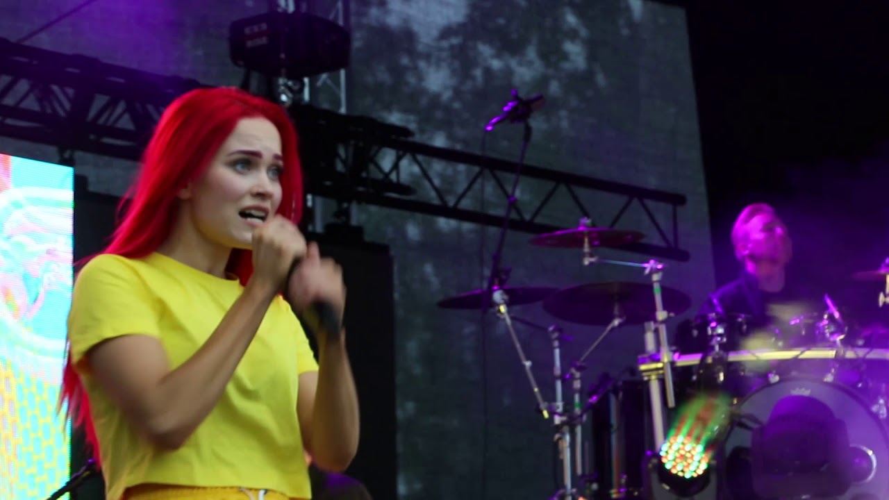 Sanni - Sit ku mä oon vapaa Live@Lappeefest 14.6.2019 - YouTube