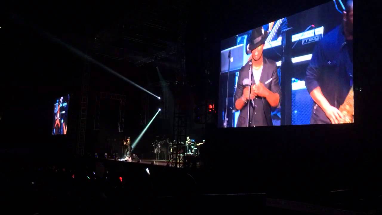 NE-YO - Because of You + Nobody (live in seoul,korea)2015.12 .9 - YouTube