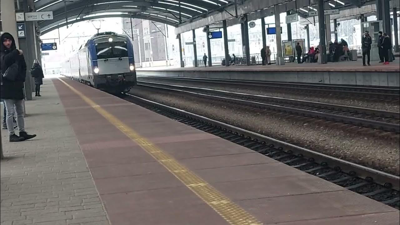 Wjazd pociągu IC 36100 BOZNAŃSKA relacji Kraków Główny - Wrocław Główny na stacje PKP Katowice ...