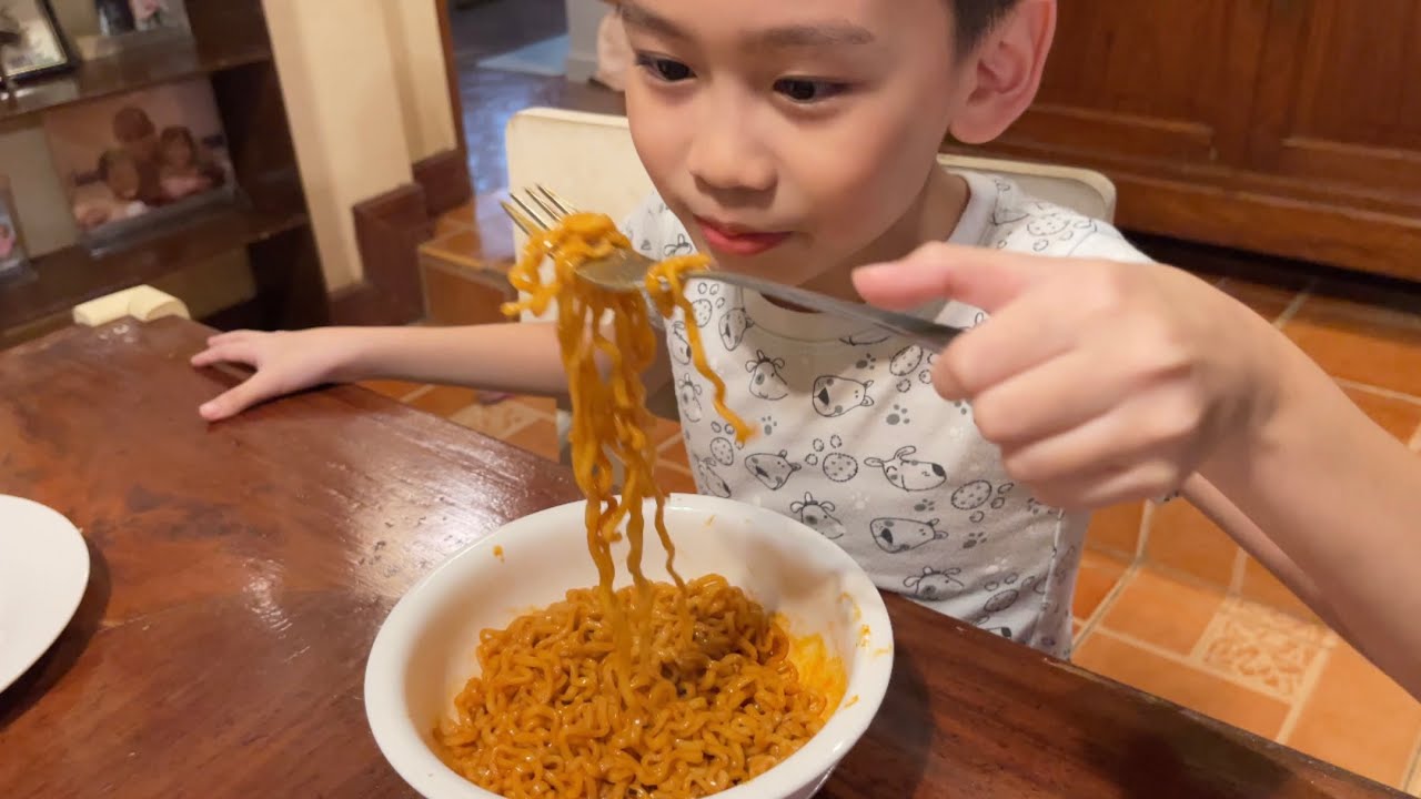 Eating BULDAK SPICY RAMEN! - YouTube