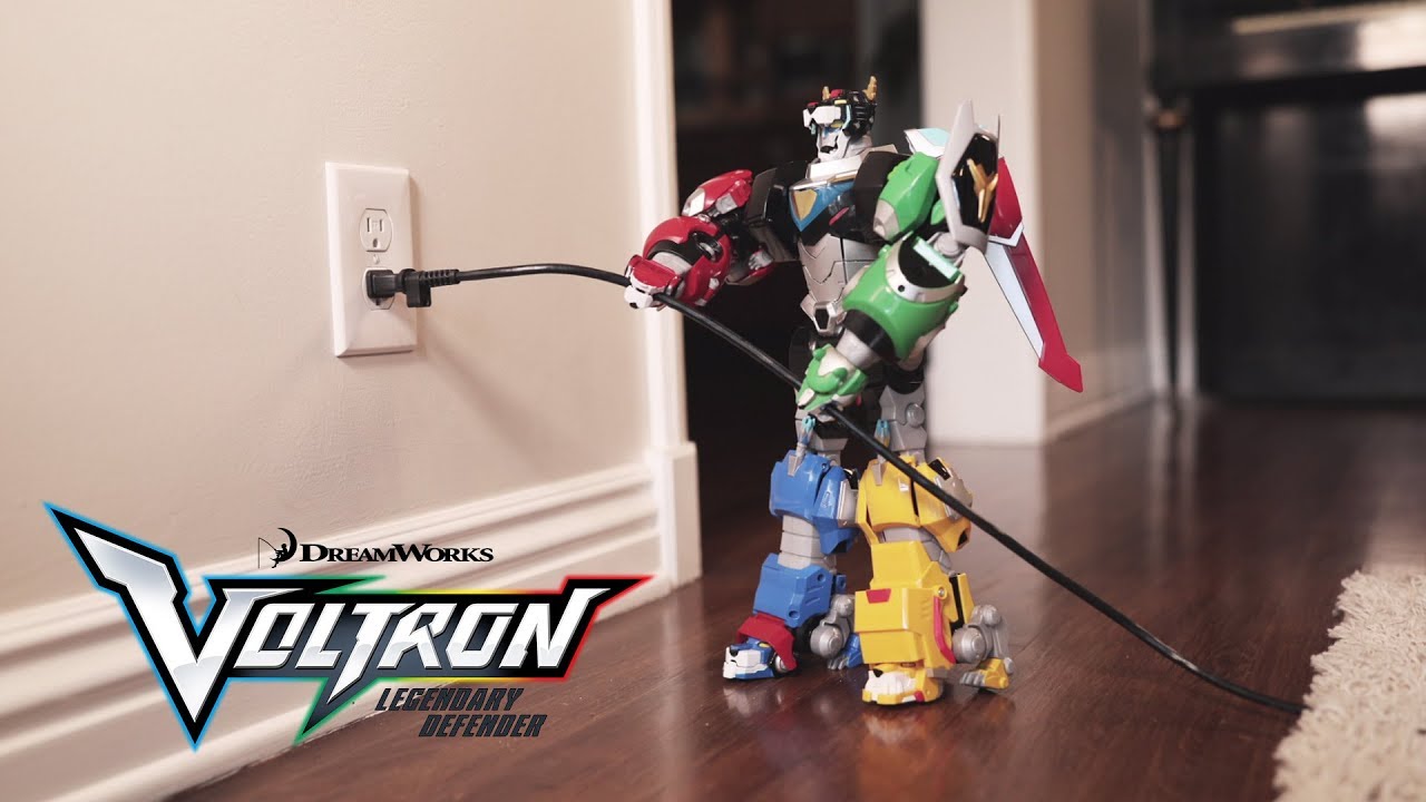 Unplugging the Enemy [STOP MOTION] | DREAMWORKS VOLTRON LEGENDARY ...