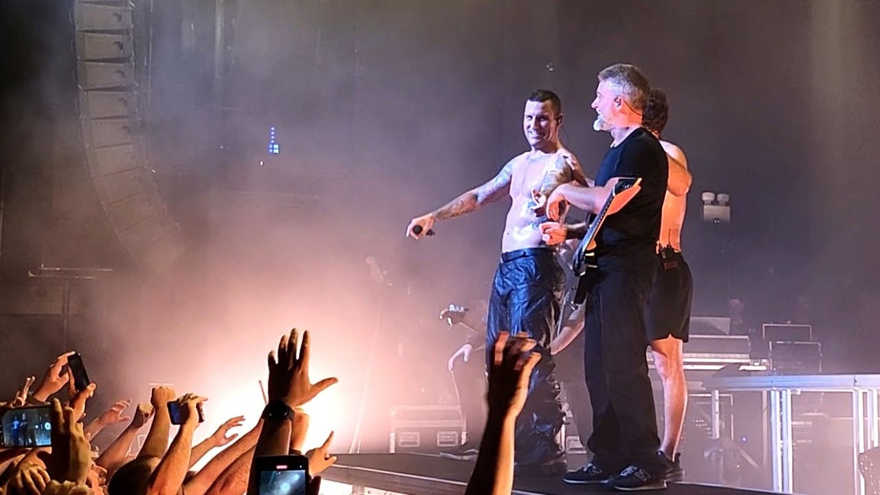 Parkway Drive - Wild Eyes (live @ Floyd Club, Athens, Greece - 11/6 ...