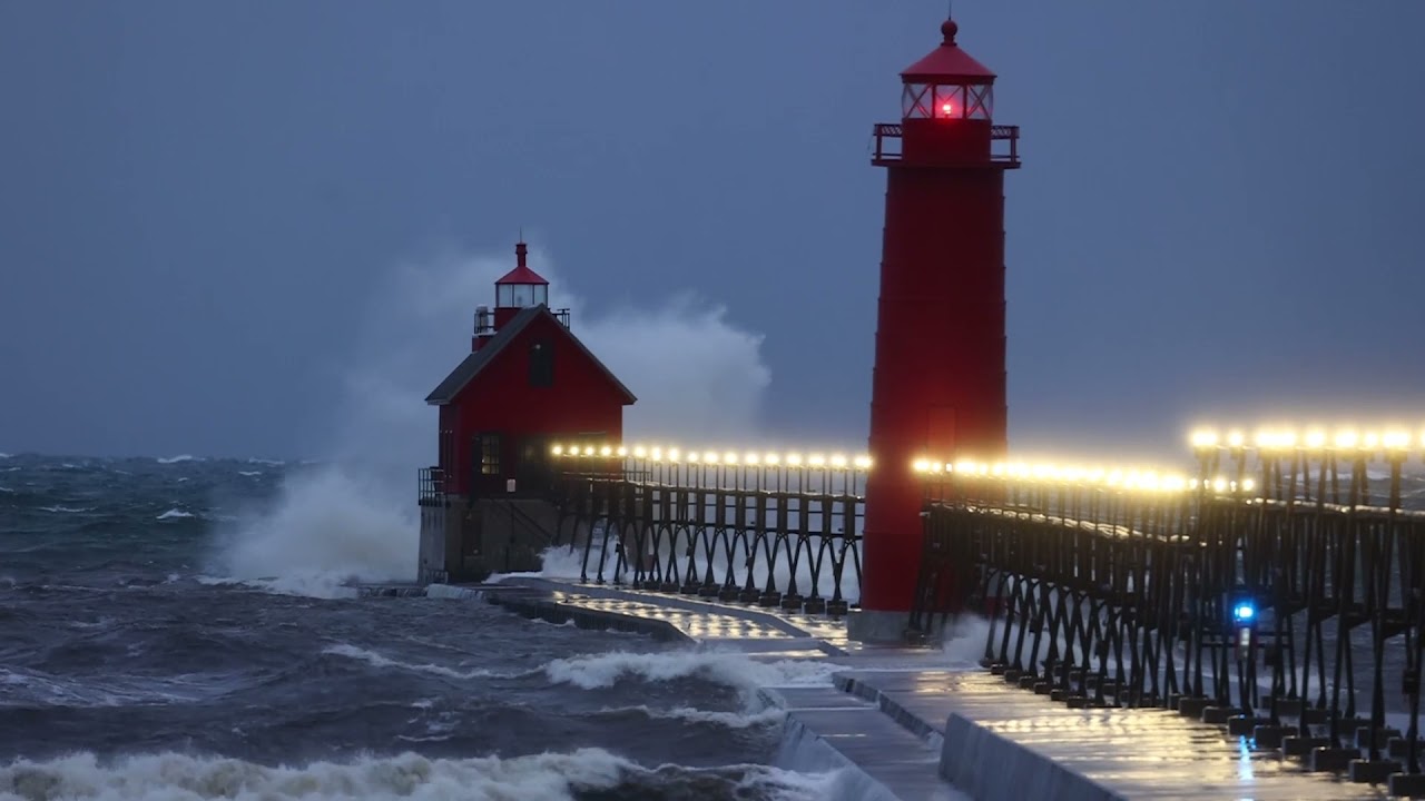 November gale churns up big Lake Michigan waves - YouTube