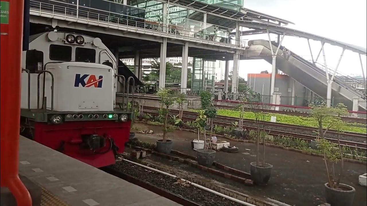 KA Java Priority berangkat dari Stasiun Bekasi - YouTube