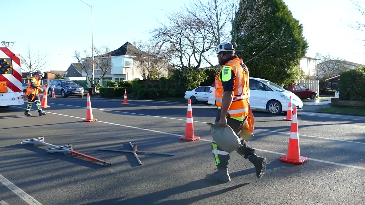 Men at Work Traffic Management Introduction - YouTube