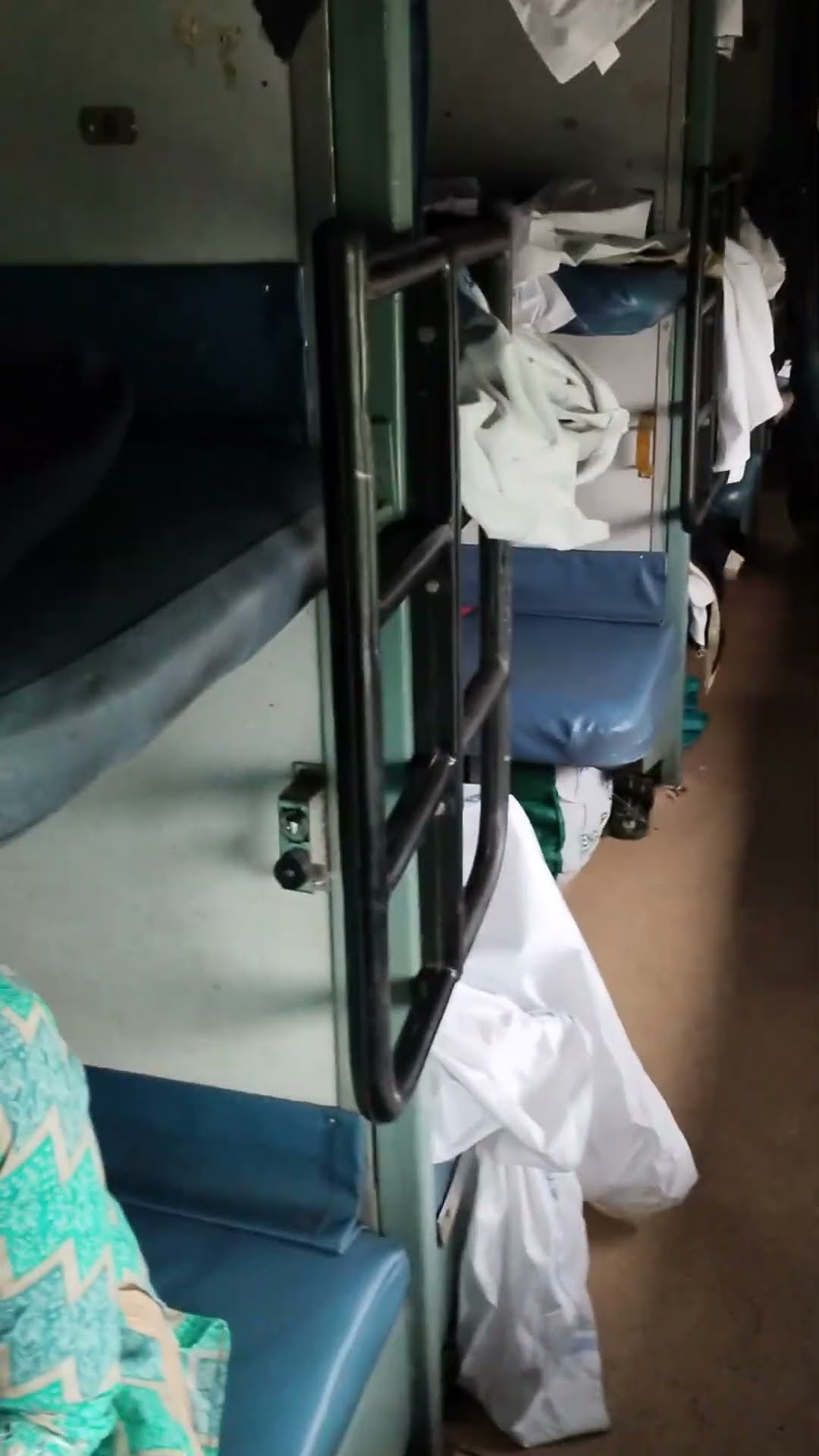 Azad Hind express AC b2 - YouTube