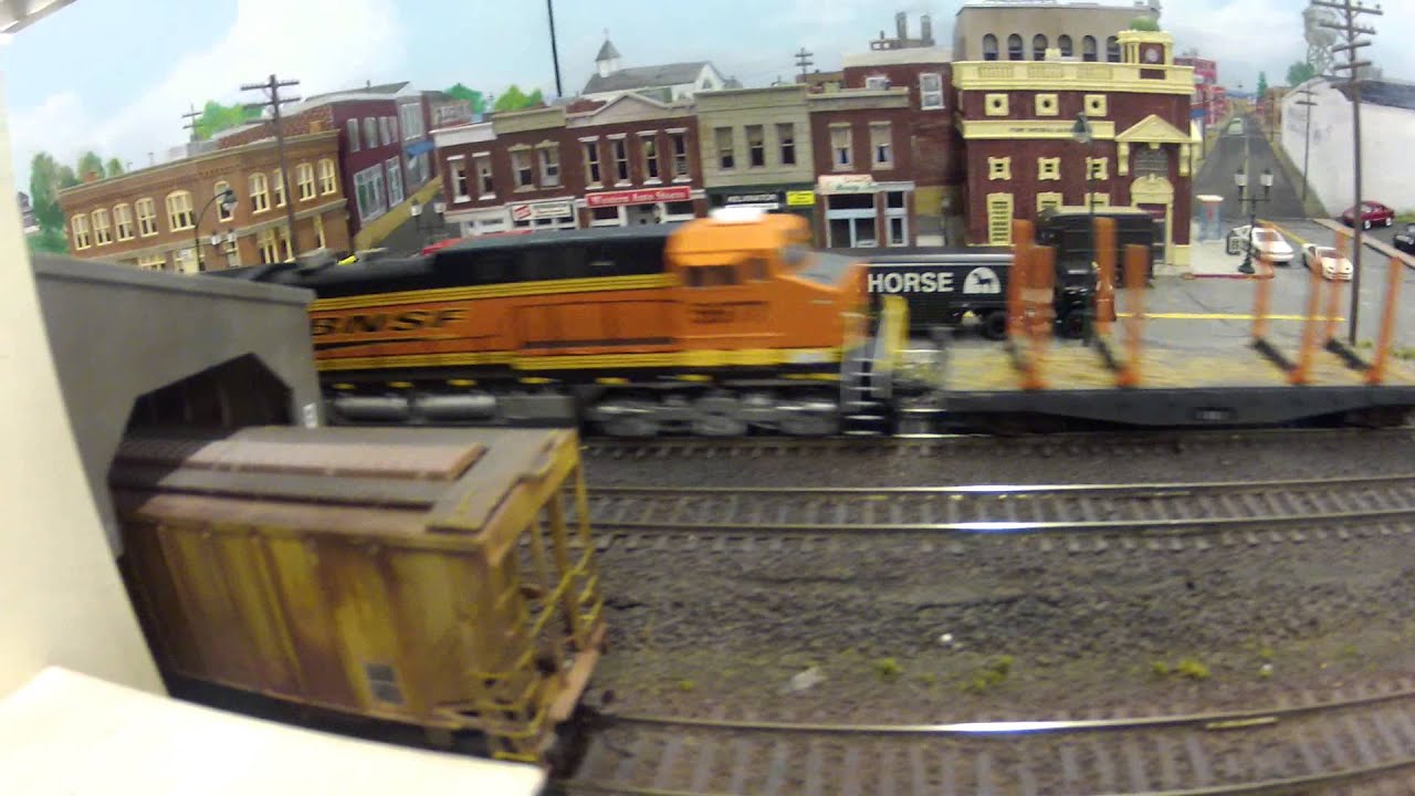 Model Train Intersection at The Great Train Show - YouTube