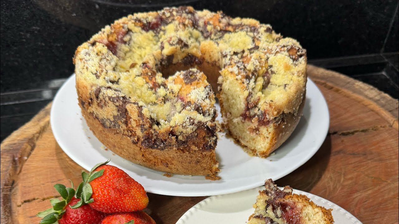 RECEITA DE CUCA DE MORANGO COM CHOCOLATE - YouTube