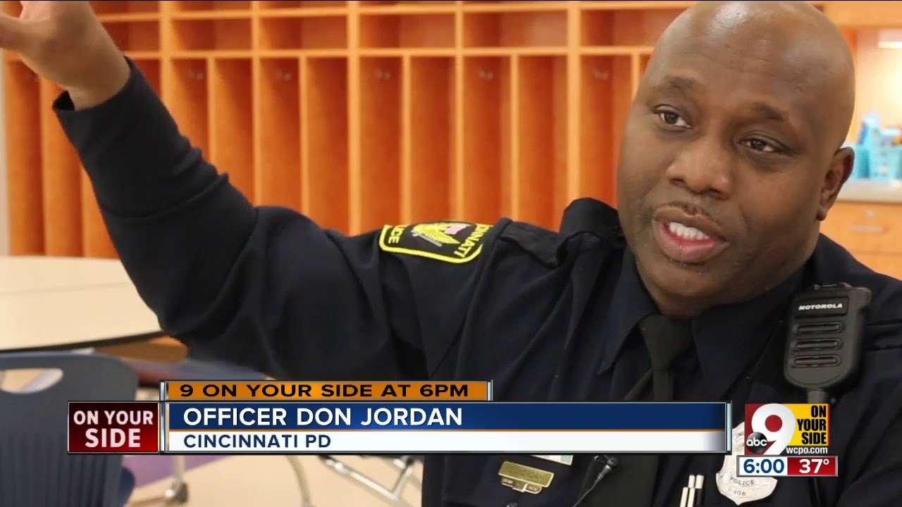 Police officer starts Right To Read tutoring program - YouTube