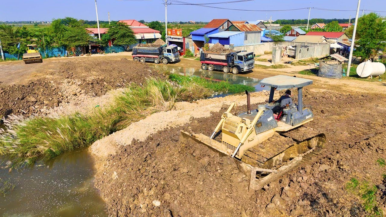 Great Best Action Heavy Duty Machinery D58E Pushing Soil,Dump Truck 10 ...