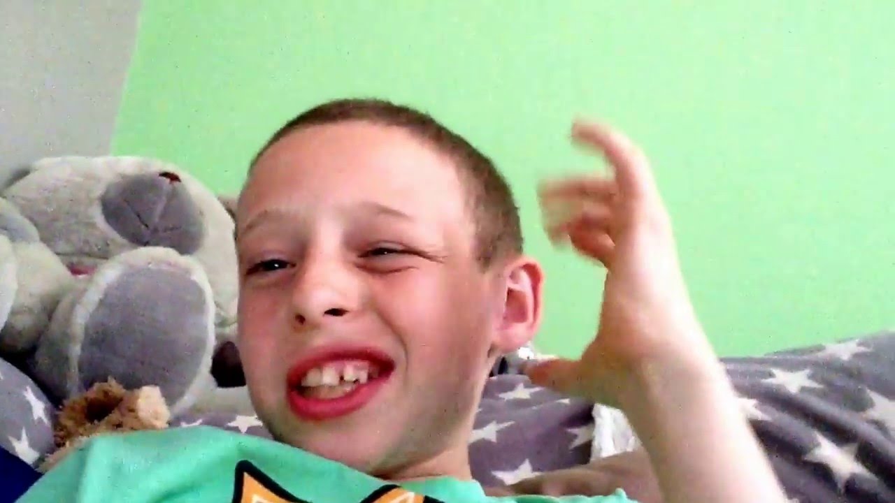 Been in gips met krukken - YouTube