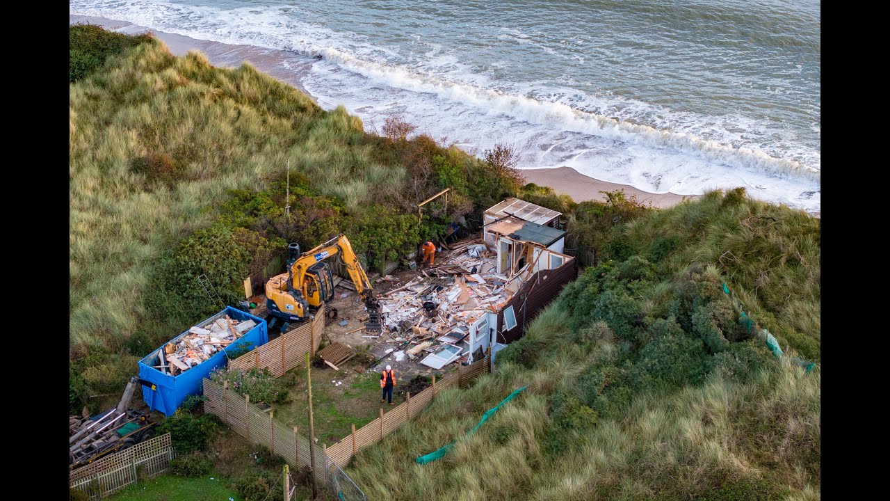 Last Home Demolished in Hemsby - YouTube