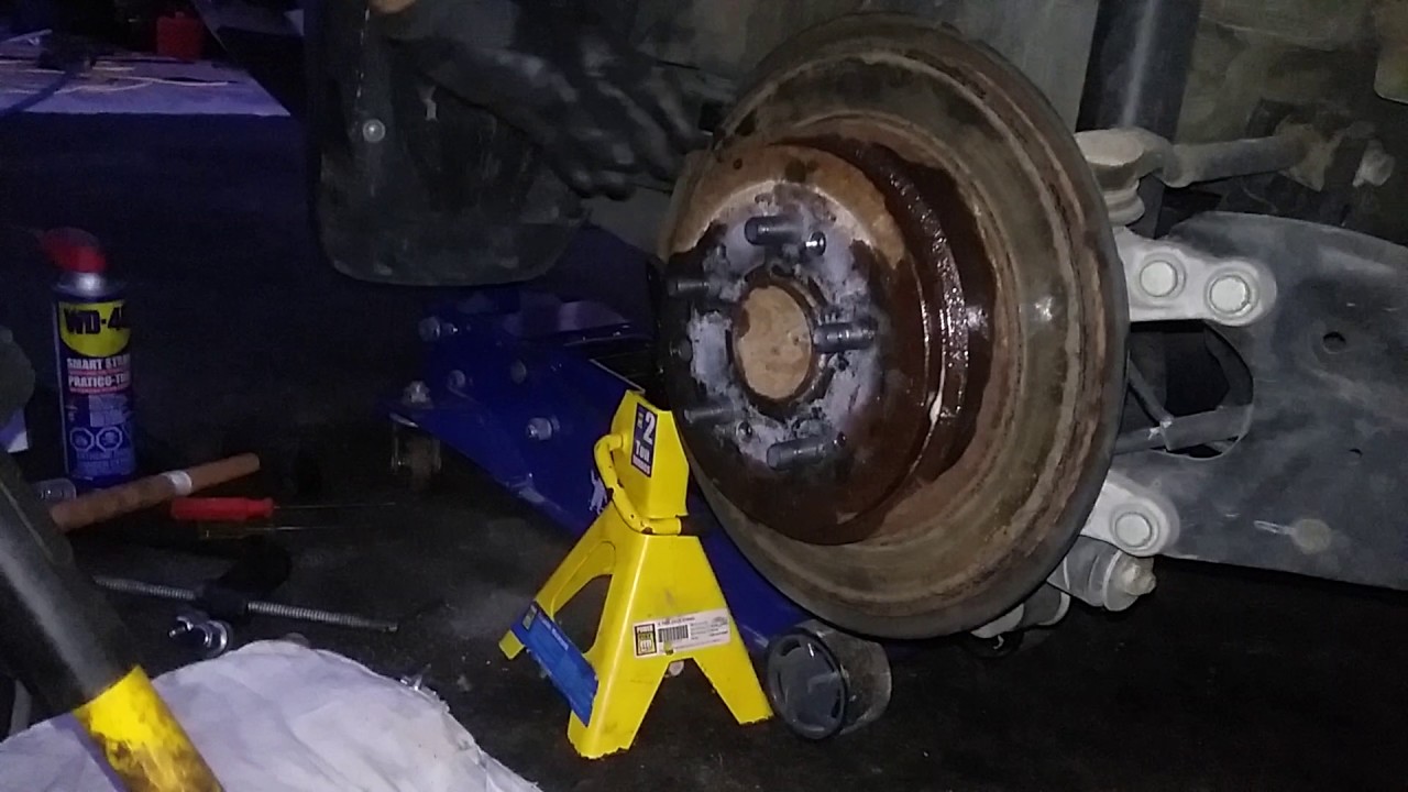 How to remove seized rusted brake rotors in 2 minutes with sledge ...