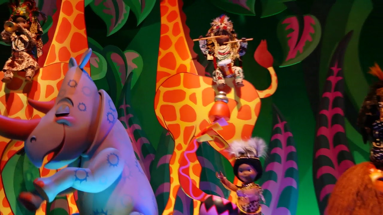 Disneyland Paris It's Small World version Noël 03.12.17 - YouTube