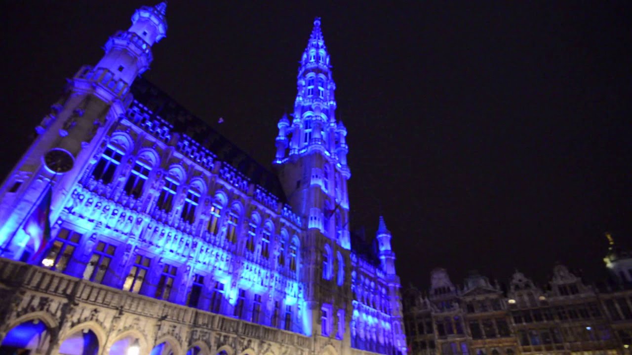 Brussels Grand Place Christmas Lights Show - YouTube