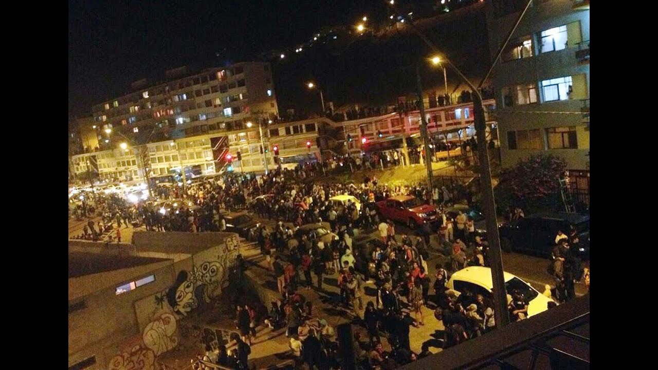 8.2 Earthquake Hits Chile, 6 Dead, 300 Prisoners Free - YouTube