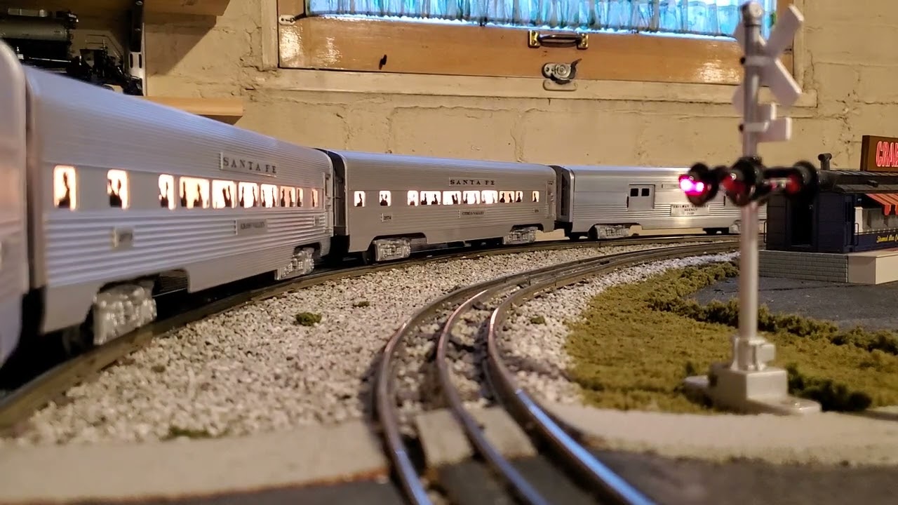 Santa Fe Hudson 3460 (The Blue Goose) leads The Chief. - YouTube