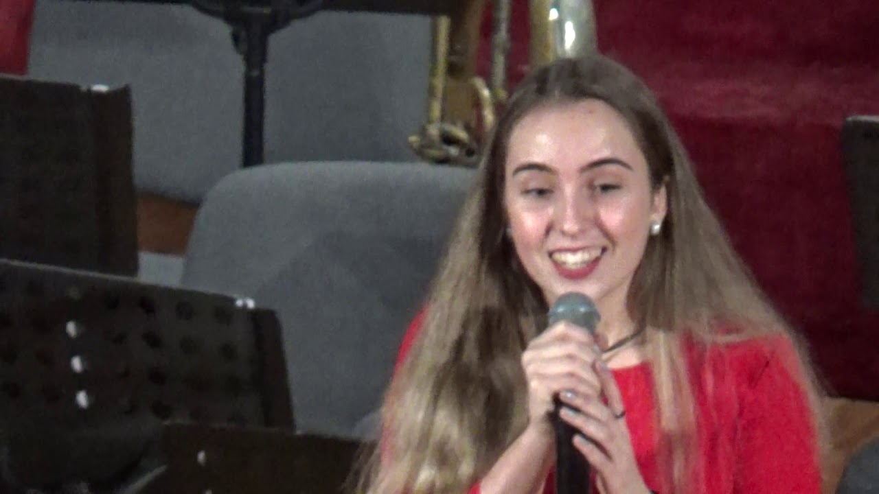 Jennifer Sidor cl a XIa B recitând Ring out wild bells la pian prof ...