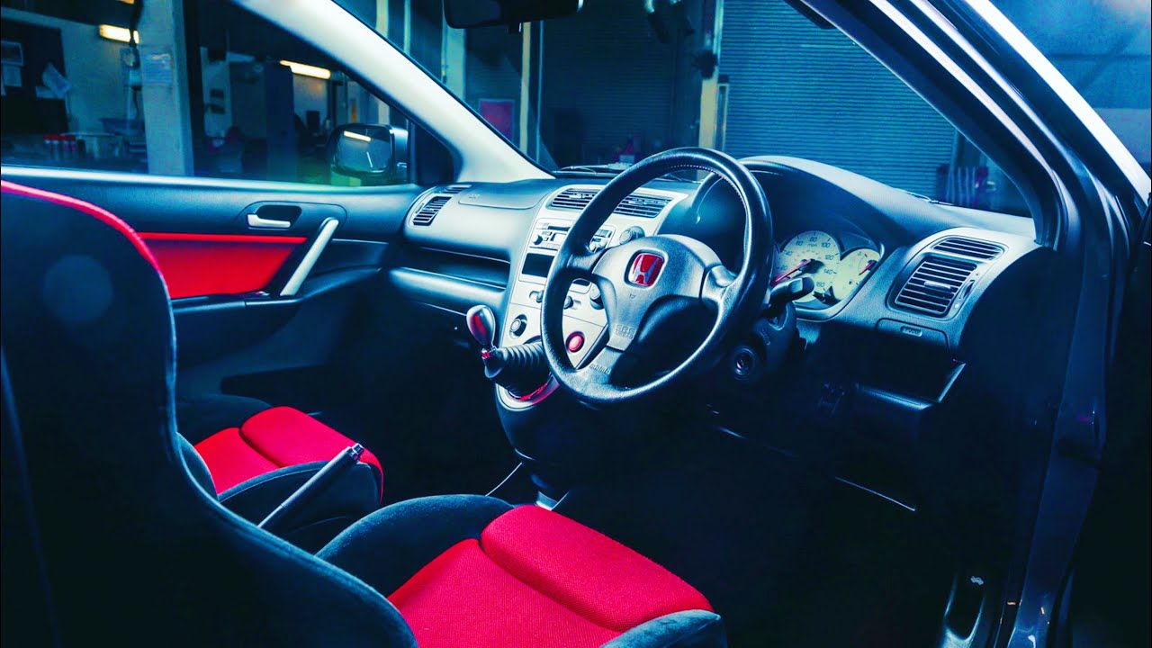 Squeeze Benz hitting the VTEC HONDA civic type r EP3 RED LINING 💨 - YouTube