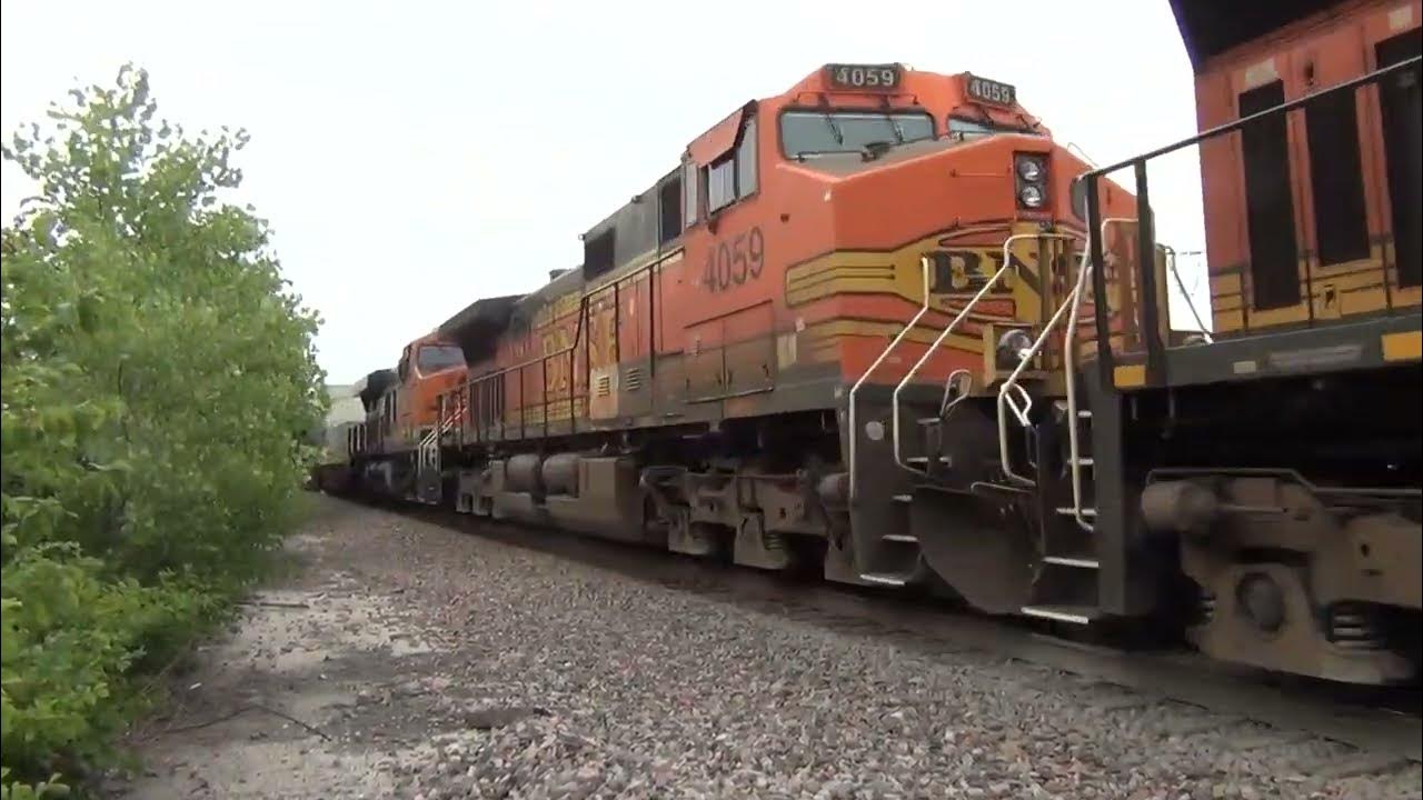 BNSF WB 4x4x0 Stacktrain Meets BNSF EB Mixed Freight. Olathe, KS 6/29/24 - YouTube