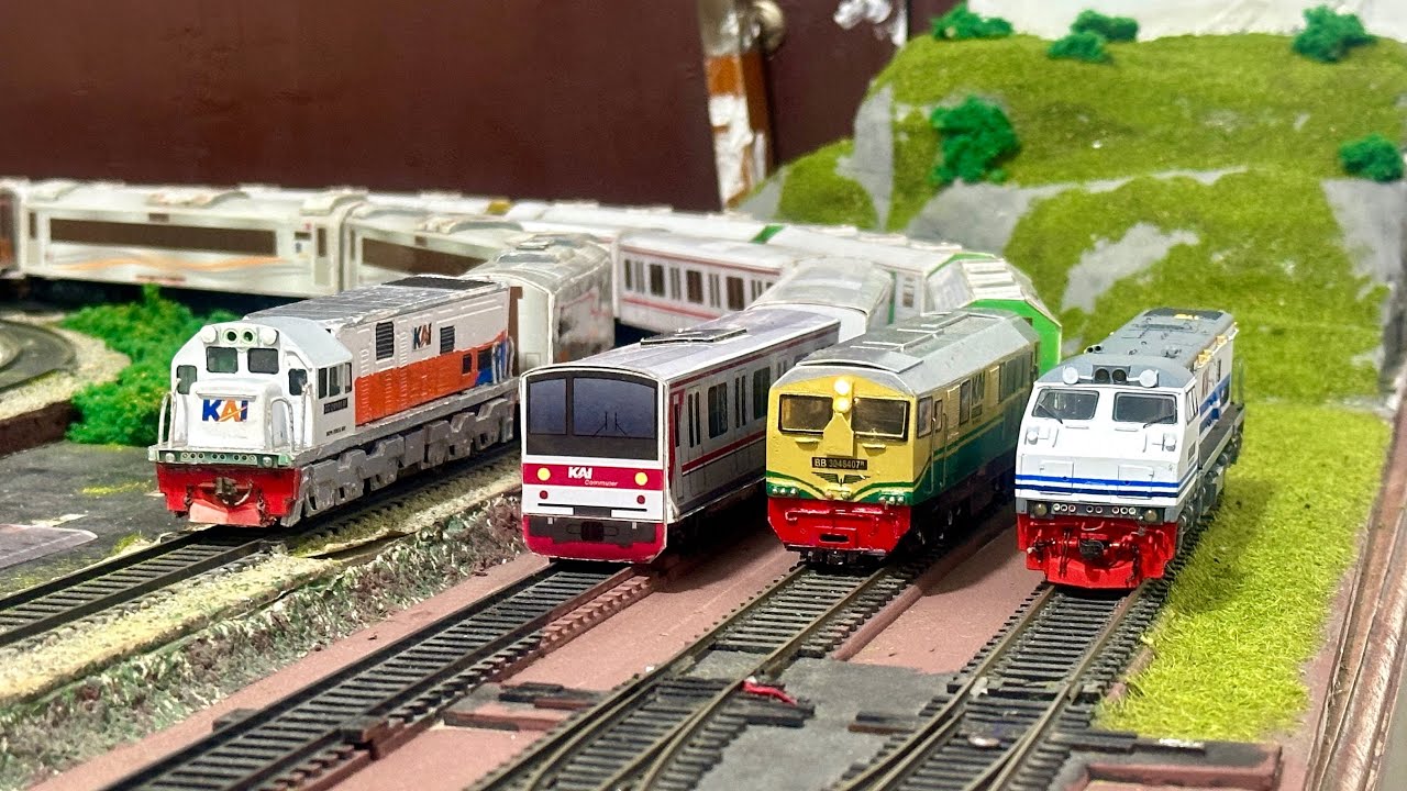 Drama kereta api CC204,BB304,CC201&KRL Commuterline menabrak Lokomotif ...