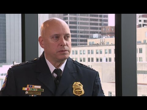 Columbus Mayor introduces new police chief - YouTube