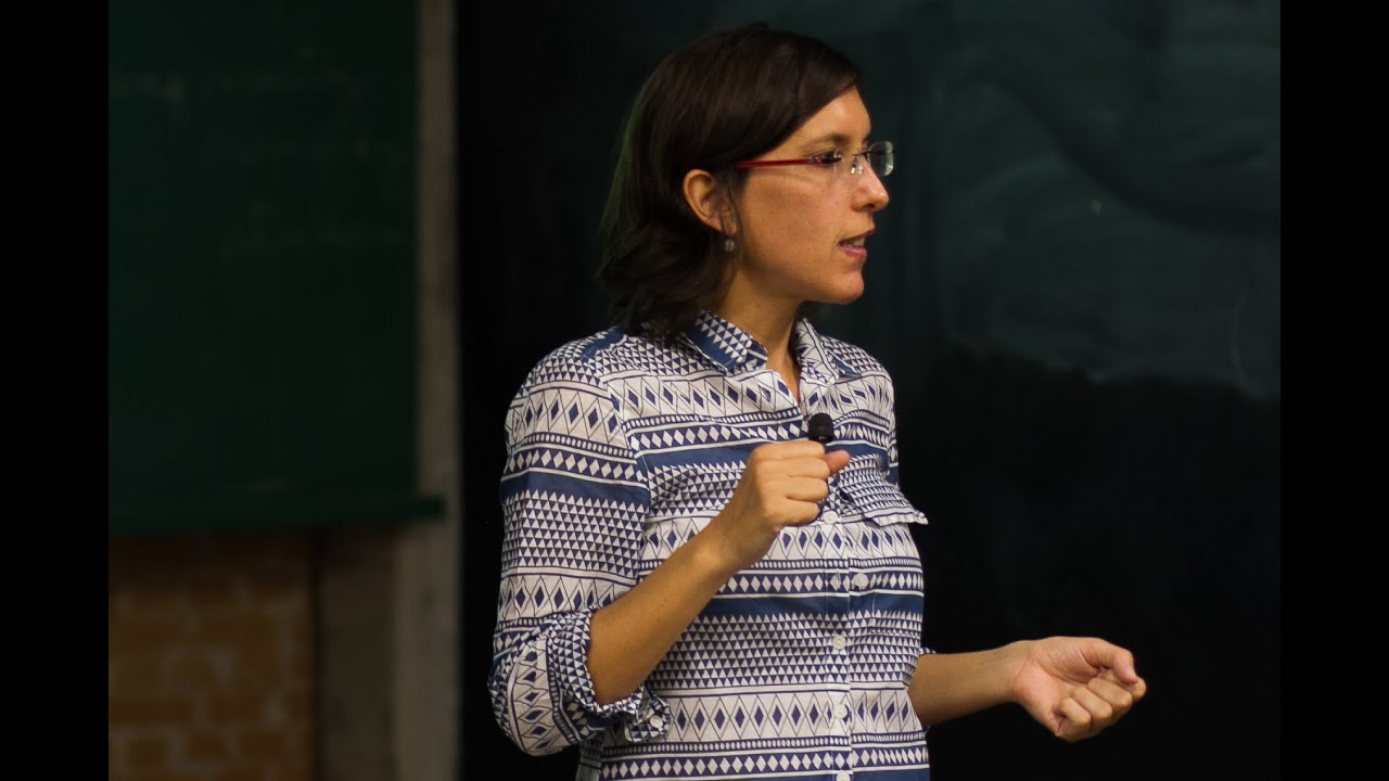 Cristiane Checchia / Literatura Colombiana de Macondo à Medellin - YouTube