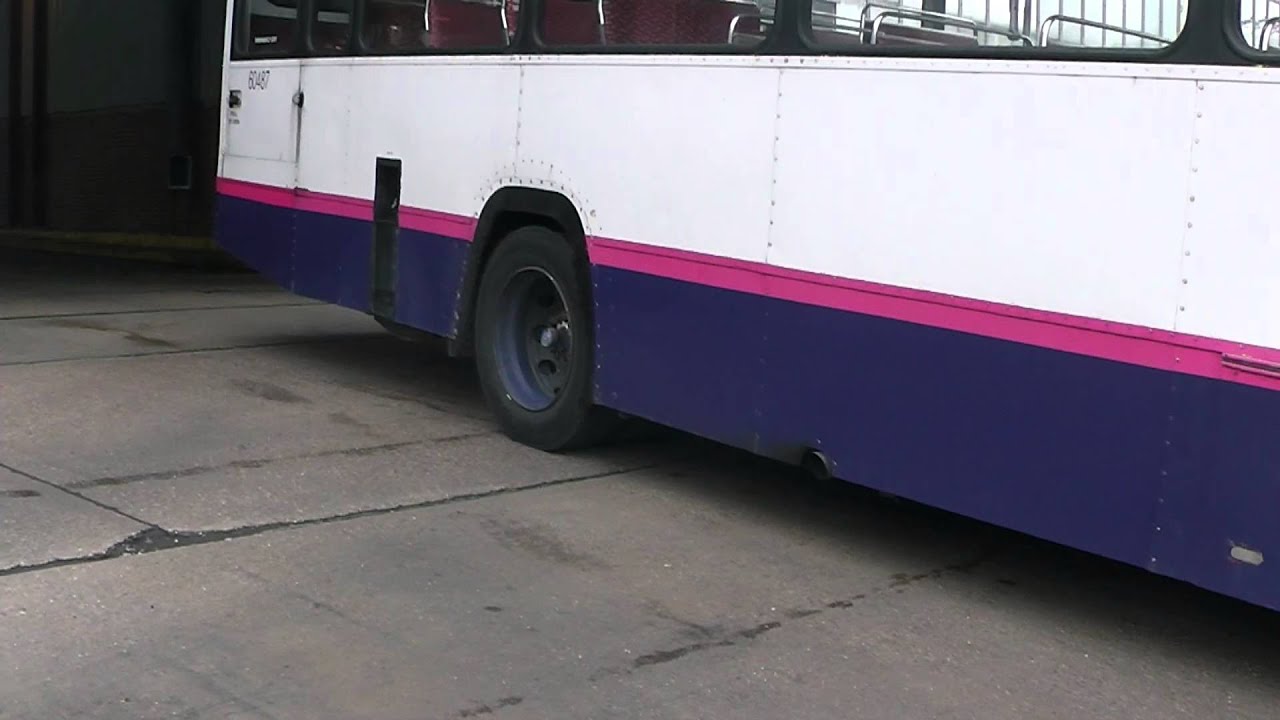 Volvo B10M 60487 (H642RKU) pulling out of Olive Grove depot - YouTube