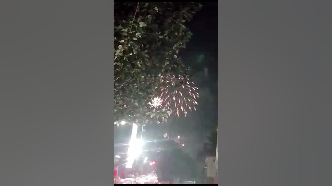 Fireworks sa Pagsalubong ng Bagong Taon - YouTube