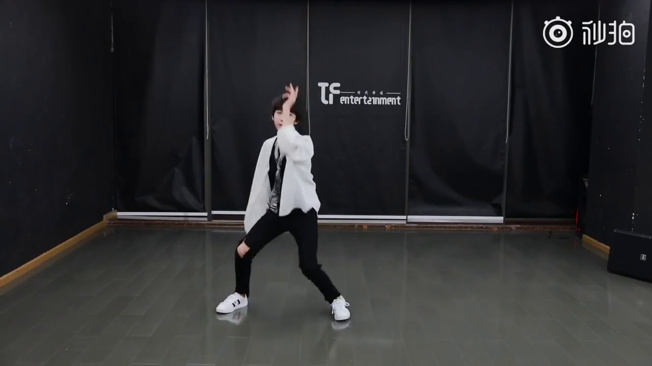 【Tf家族新生-贺峻霖 He JunLin】《Save Me》舞蹈 Solo - YouTube