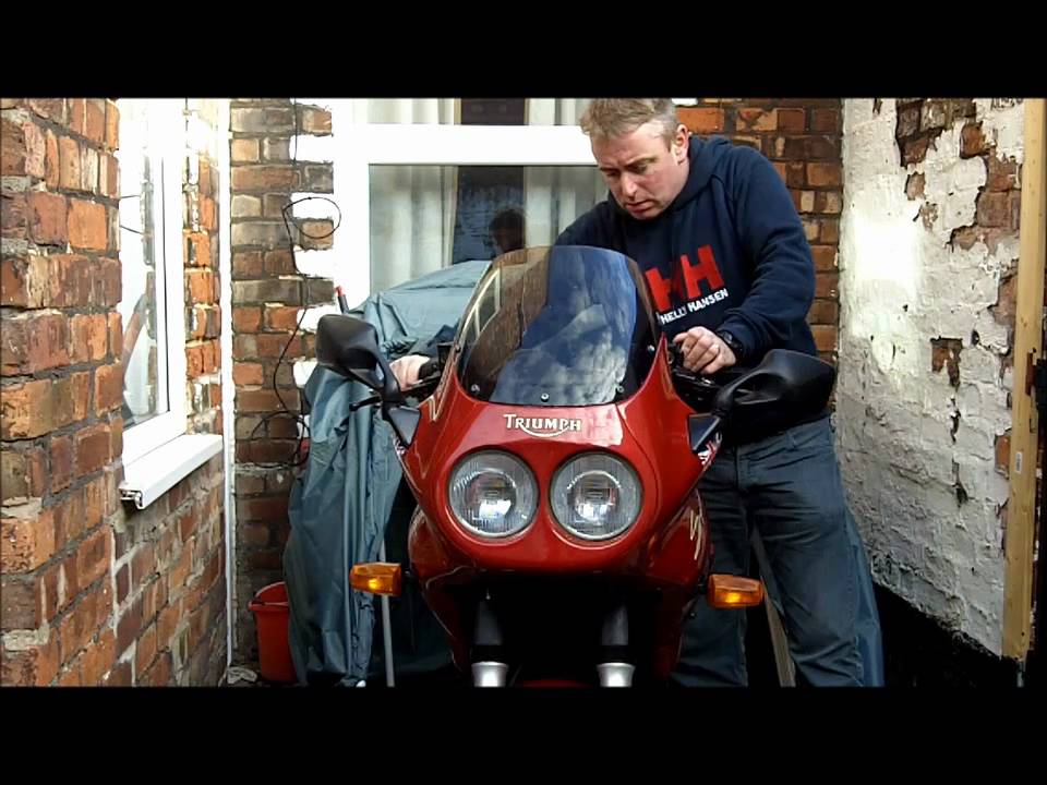 Getting the Triumph started after the cold - YouTube