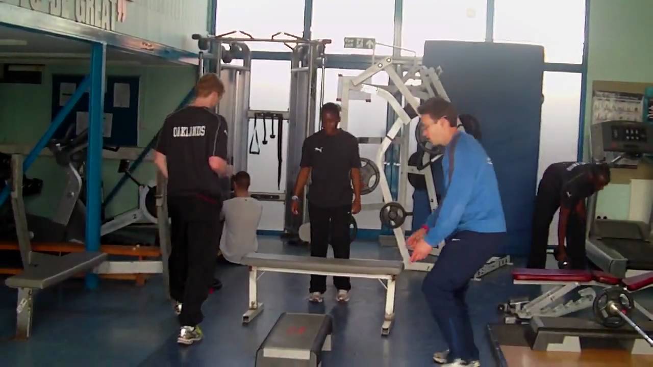 graham beasley - elite peformance @ oaklands college 2.AVI - YouTube