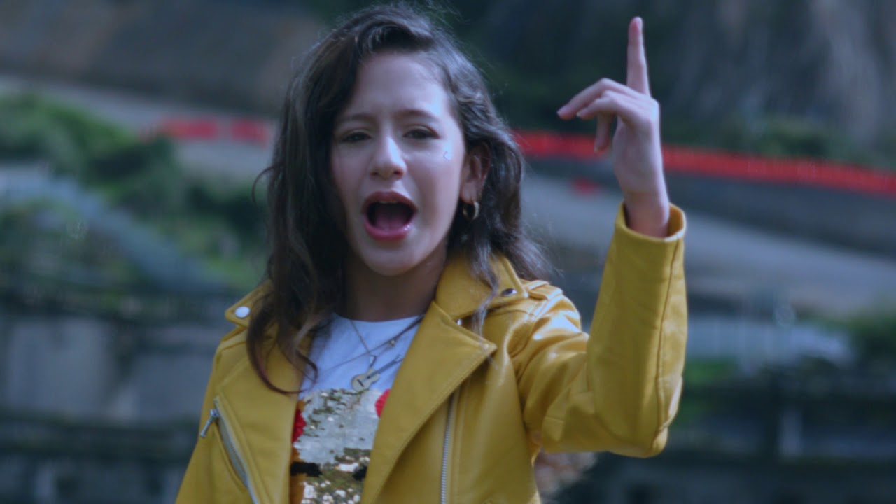 Arrogante - Maria Angel (Video Oficial) - YouTube