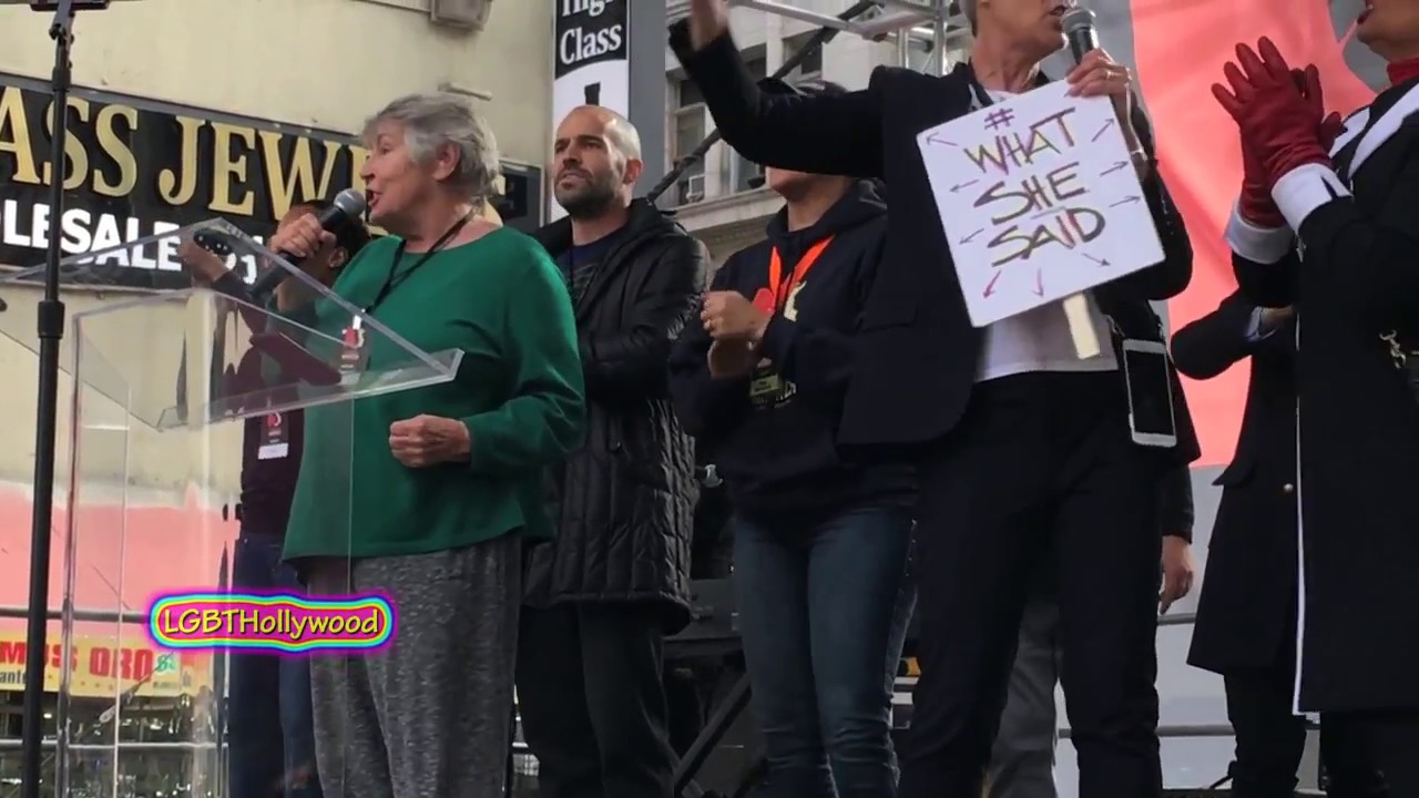 HELEN REDDY "I AM WOMAN" Women's March LA 2017 - YouTube