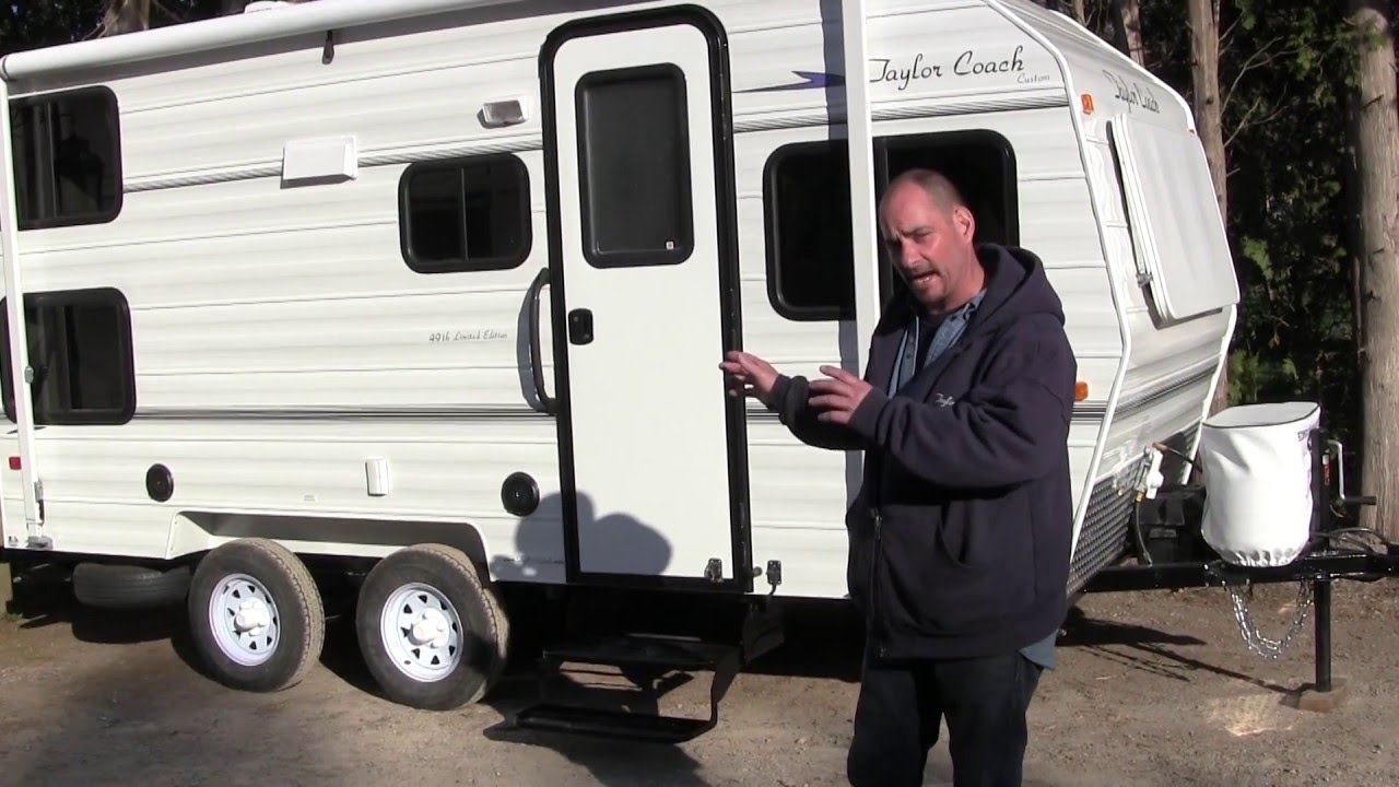 Taylor Coach 2016 17' Rear Bunks - YouTube