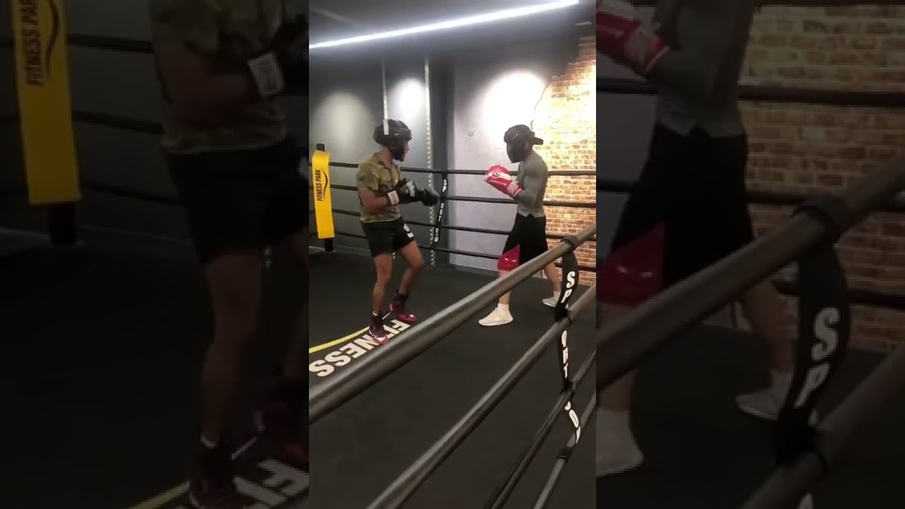 Perfectly placed right hand 🥊. #boxing #fight #kickboxing - YouTube