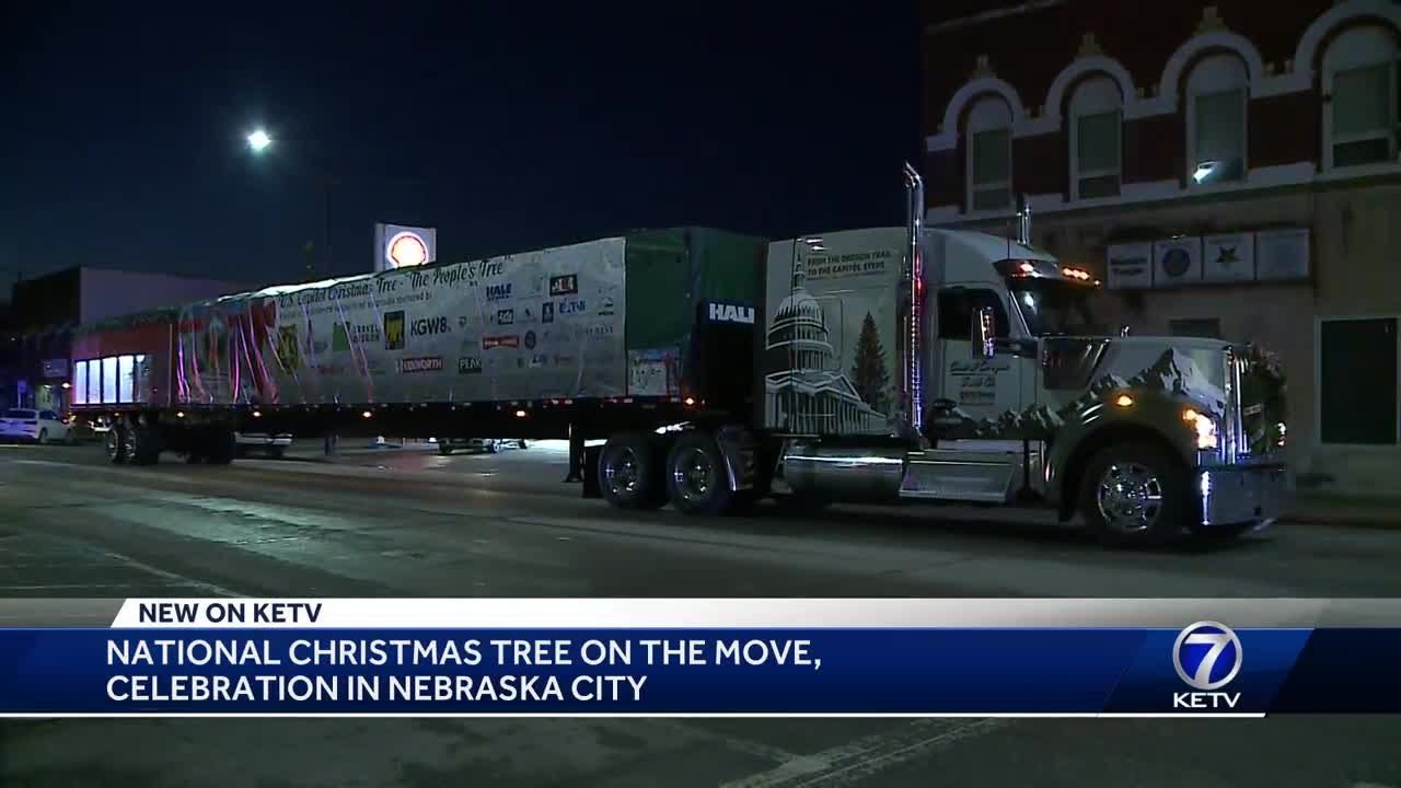 National Christmas Tree makes overnight travel stop in Nebraska City ...