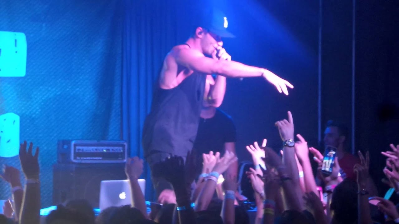 Jake Miller interacting with fans on stage - YouTube