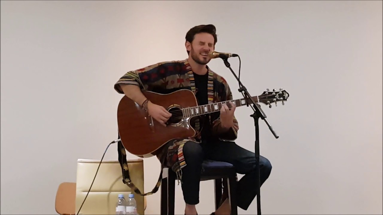 Evan Williams singing "Lola", introduced by Alexander Vlahos - YouTube