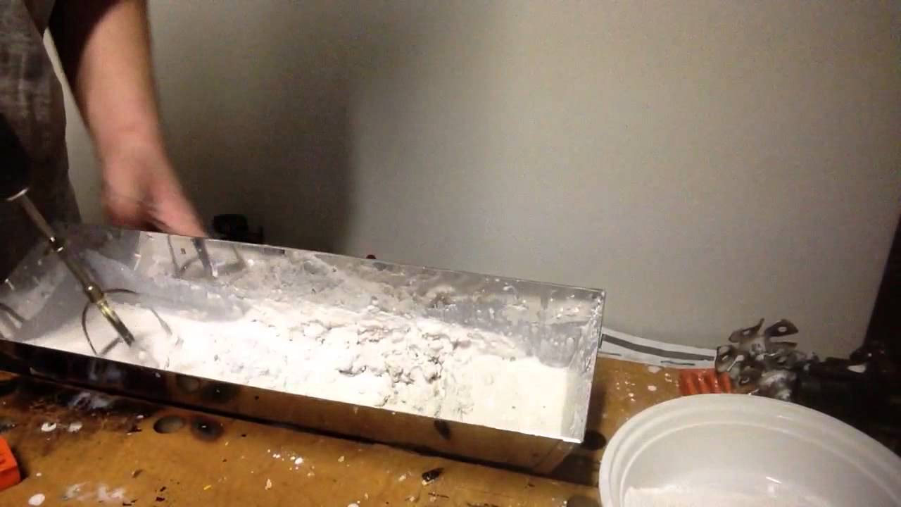 DIY How to mix compound in mud pan - YouTube