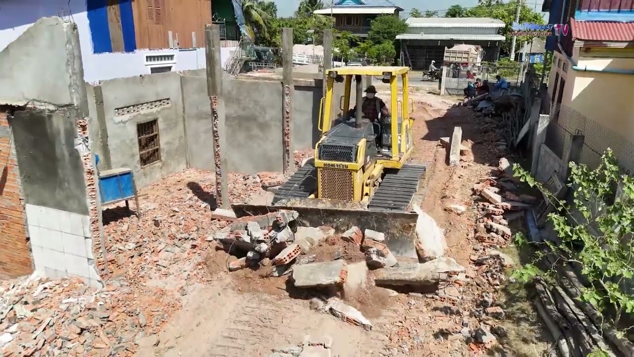 TECHNIQUE For Crushing Stone Walls Using BULLDOZER D31PX to fill the ...